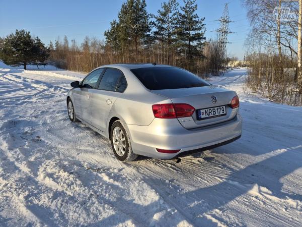 Pelēks Volkswagen Jetta 2012 Kauņa, ar dzinēja tilpumu 1.20 L un nobraukumu 148 tūkst. km par 3700 €, foto 7 vietnē AUTOMOTO.COM.LV