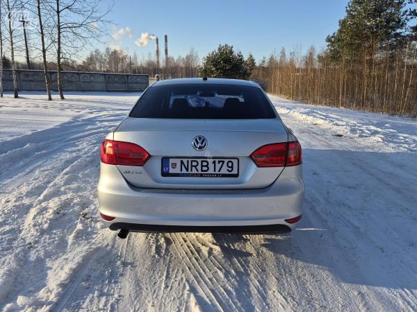 Pelēks Volkswagen Jetta 2012 Kauņa, ar dzinēja tilpumu 1.20 L un nobraukumu 148 tūkst. km par 3700 €, foto 8 vietnē AUTOMOTO.COM.LV