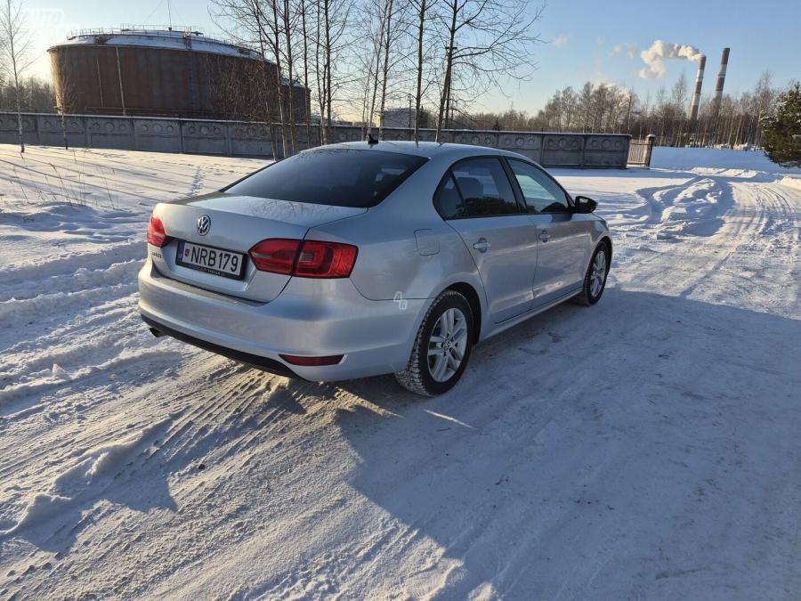 Pelēks Volkswagen Jetta 2012 Kauņa, ar dzinēja tilpumu 1.20 L un nobraukumu 148 tūkst. km par 3700 €, foto 9 vietnē AUTOMOTO.COM.LV