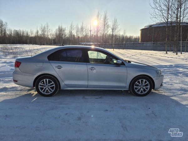 Pelēks Volkswagen Jetta 2012 Kauņa, ar dzinēja tilpumu 1.20 L un nobraukumu 148 tūkst. km par 3700 €, foto 10 vietnē AUTOMOTO.COM.LV