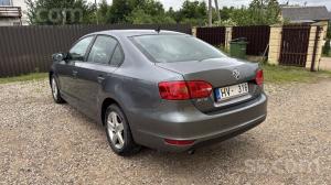 Grey Volkswagen Jetta 2012 in Rezekne, with an engine capacity of 1.60 L and mileage of 264 thousand km for 3450 €, photo 4 on AUTOMOTO.COM.LV