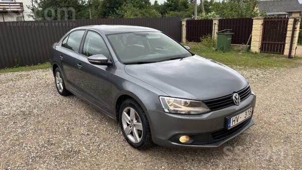 Grey Volkswagen Jetta 2012 in Rezekne, with an engine capacity of 1.60 L and mileage of 264 thousand km for 3450 €, photo 6 on AUTOMOTO.COM.LV