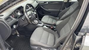 Grey Volkswagen Jetta 2012 in Rezekne, with an engine capacity of 1.60 L and mileage of 264 thousand km for 3450 €, photo 8 on AUTOMOTO.COM.LV