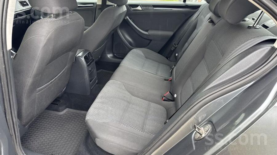 Grey Volkswagen Jetta 2012 in Rezekne, with an engine capacity of 1.60 L and mileage of 264 thousand km for 3450 €, photo 14 on AUTOMOTO.COM.LV