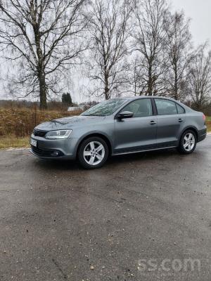 Pelēks Volkswagen Jetta 2012 Ludza, ar dzinēja tilpumu 1.60 L un nobraukumu 311 tūkst. km par 5100 €, foto 3 vietnē AUTOMOTO.COM.LV