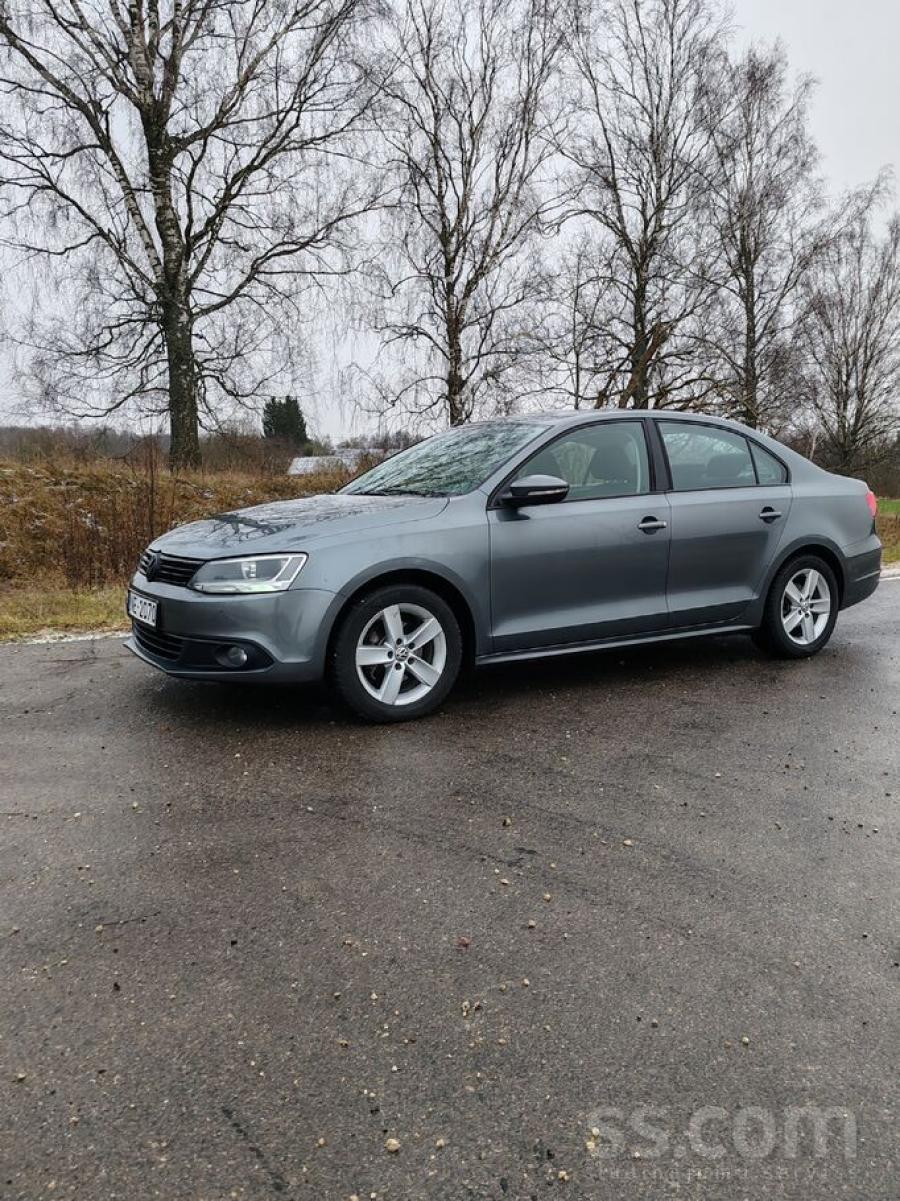 Pelēks Volkswagen Jetta 2012 Ludza, ar dzinēja tilpumu 1.60 L un nobraukumu 311 tūkst. km par 5100 €, foto 3 vietnē AUTOMOTO.COM.LV