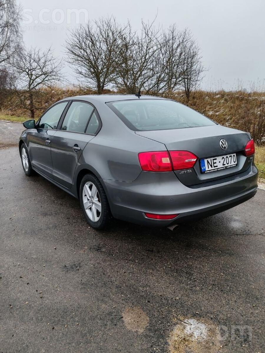 Pelēks Volkswagen Jetta 2012 Ludza, ar dzinēja tilpumu 1.60 L un nobraukumu 311 tūkst. km par 5100 €, foto 4 vietnē AUTOMOTO.COM.LV