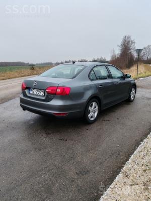 Pelēks Volkswagen Jetta 2012 Ludza, ar dzinēja tilpumu 1.60 L un nobraukumu 311 tūkst. km par 5100 €, foto 5 vietnē AUTOMOTO.COM.LV