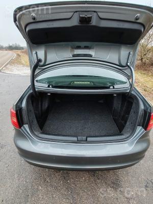 Pelēks Volkswagen Jetta 2012 Ludza, ar dzinēja tilpumu 1.60 L un nobraukumu 311 tūkst. km par 5100 €, foto 6 vietnē AUTOMOTO.COM.LV