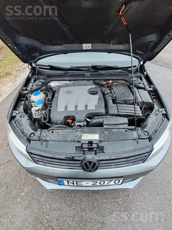 Grey Volkswagen Jetta 2012 in Ludza, with an engine capacity of 1.60 L and mileage of 311 thousand km for 5100 €, photo 6 on AUTOMOTO.COM.LV