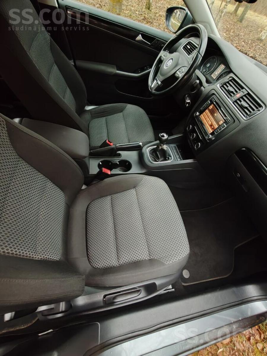 Pelēks Volkswagen Jetta 2012 Ludza, ar dzinēja tilpumu 1.60 L un nobraukumu 311 tūkst. km par 5100 €, foto 13 vietnē AUTOMOTO.COM.LV