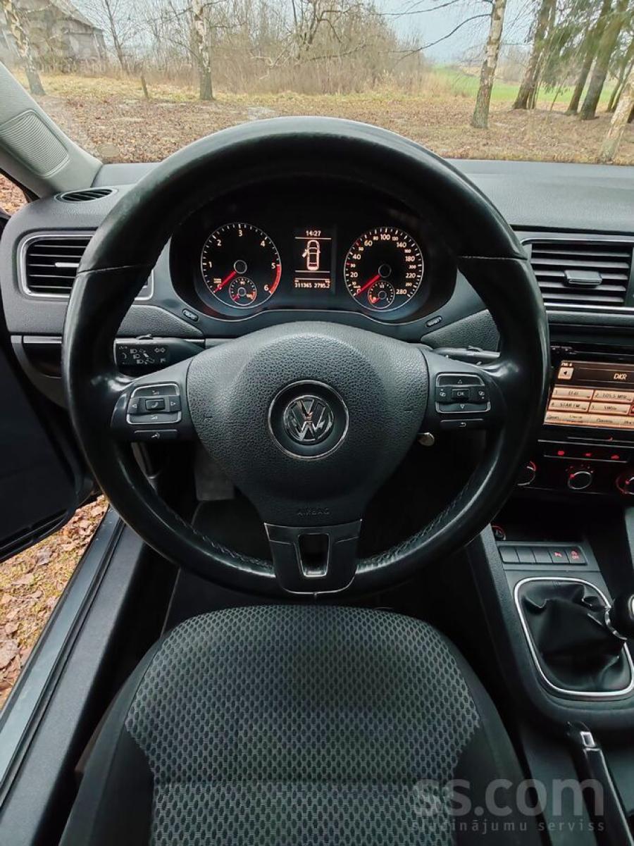 Pelēks Volkswagen Jetta 2012 Ludza, ar dzinēja tilpumu 1.60 L un nobraukumu 311 tūkst. km par 5100 €, foto 16 vietnē AUTOMOTO.COM.LV