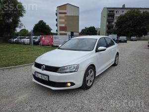 Grey Volkswagen Jetta 2012 in Ventspils, with an engine capacity of 1.60 L and mileage of 301 thousand km for 3700 €, photo  on AUTOMOTO.COM.LV
