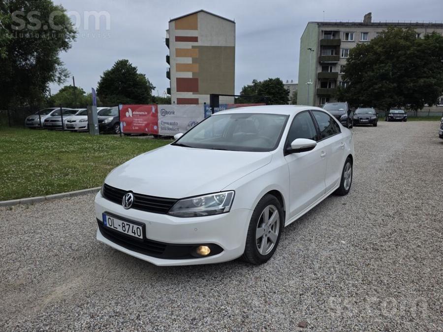 Pelēks Volkswagen Jetta 2012 Ventspils, ar dzinēja tilpumu 1.60 L un nobraukumu 301 tūkst. km par 3700 €, foto 1 vietnē AUTOMOTO.COM.LV