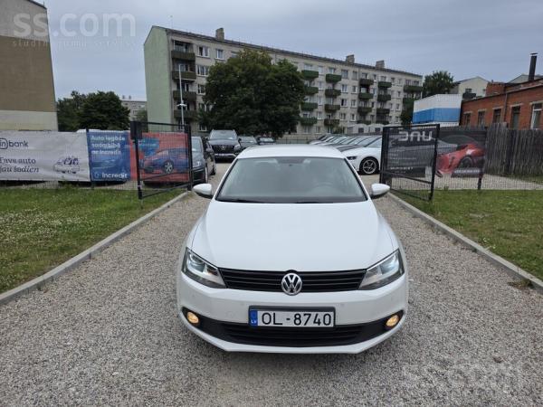 Pelēks Volkswagen Jetta 2012 Ventspils, ar dzinēja tilpumu 1.60 L un nobraukumu 301 tūkst. km par 3700 €, foto 2 vietnē AUTOMOTO.COM.LV