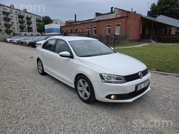 Pelēks Volkswagen Jetta 2012 Ventspils, ar dzinēja tilpumu 1.60 L un nobraukumu 301 tūkst. km par 3700 €, foto 3 vietnē AUTOMOTO.COM.LV