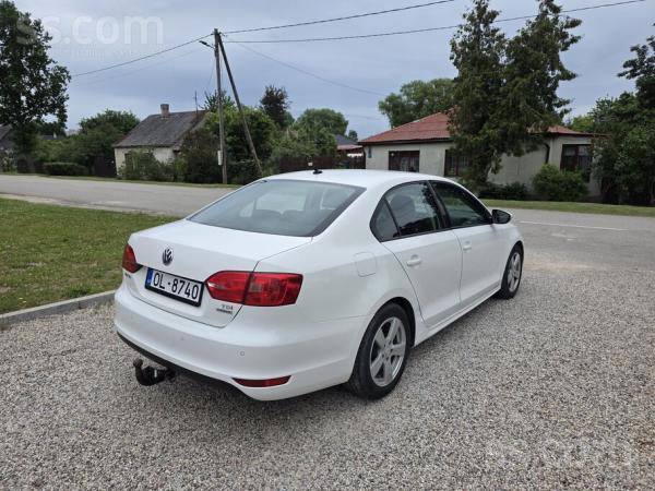 Pelēks Volkswagen Jetta 2012 Ventspils, ar dzinēja tilpumu 1.60 L un nobraukumu 301 tūkst. km par 3700 €, foto 6 vietnē AUTOMOTO.COM.LV
