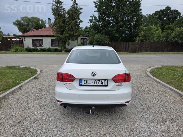 Pelēks Volkswagen Jetta 2012 Ventspils, ar dzinēja tilpumu 1.60 L un nobraukumu 301 tūkst. km par 3700 €, foto 7 vietnē AUTOMOTO.COM.LV