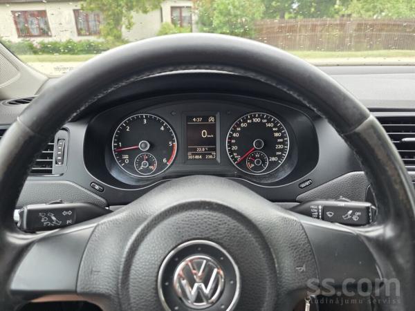 Pelēks Volkswagen Jetta 2012 Ventspils, ar dzinēja tilpumu 1.60 L un nobraukumu 301 tūkst. km par 3700 €, foto 10 vietnē AUTOMOTO.COM.LV