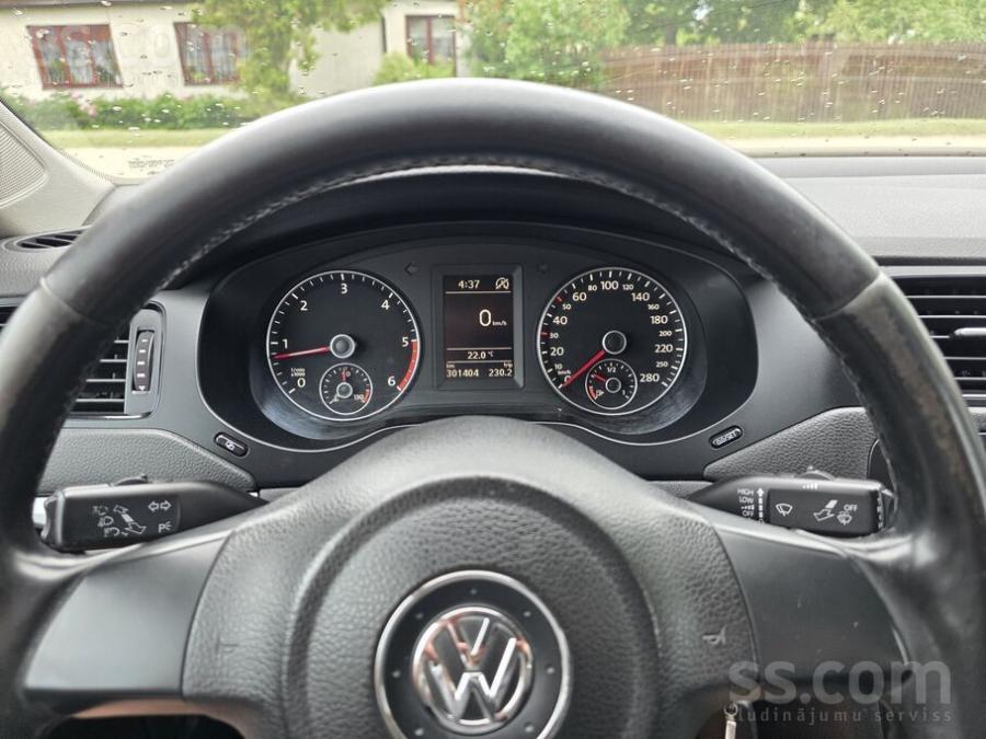 Pelēks Volkswagen Jetta 2012 Ventspils, ar dzinēja tilpumu 1.60 L un nobraukumu 301 tūkst. km par 3700 €, foto 11 vietnē AUTOMOTO.COM.LV
