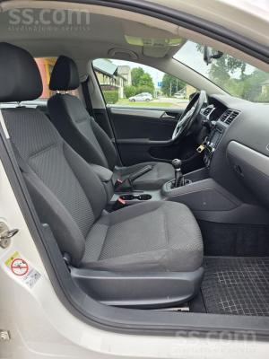 Pelēks Volkswagen Jetta 2012 Ventspils, ar dzinēja tilpumu 1.60 L un nobraukumu 301 tūkst. km par 3700 €, foto 13 vietnē AUTOMOTO.COM.LV
