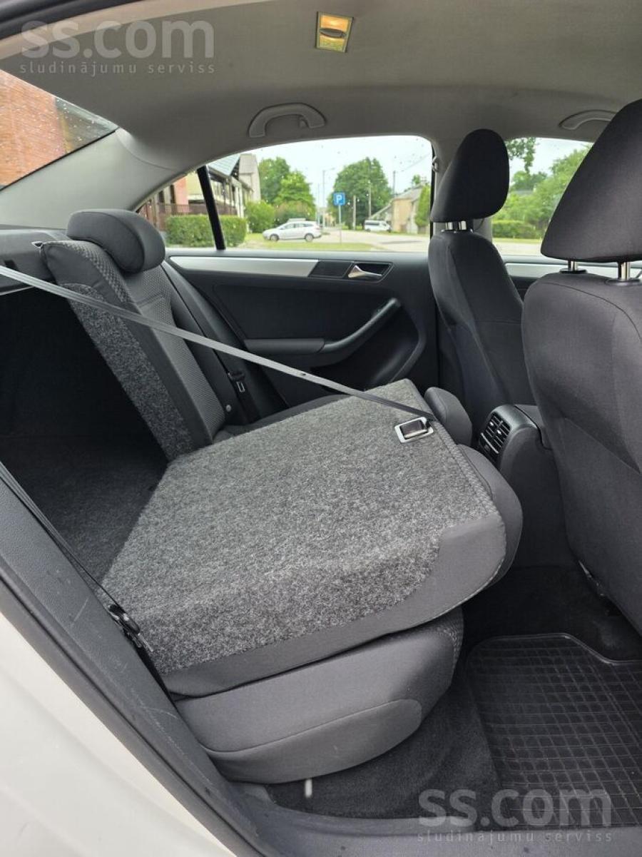Pelēks Volkswagen Jetta 2012 Ventspils, ar dzinēja tilpumu 1.60 L un nobraukumu 301 tūkst. km par 3700 €, foto 17 vietnē AUTOMOTO.COM.LV