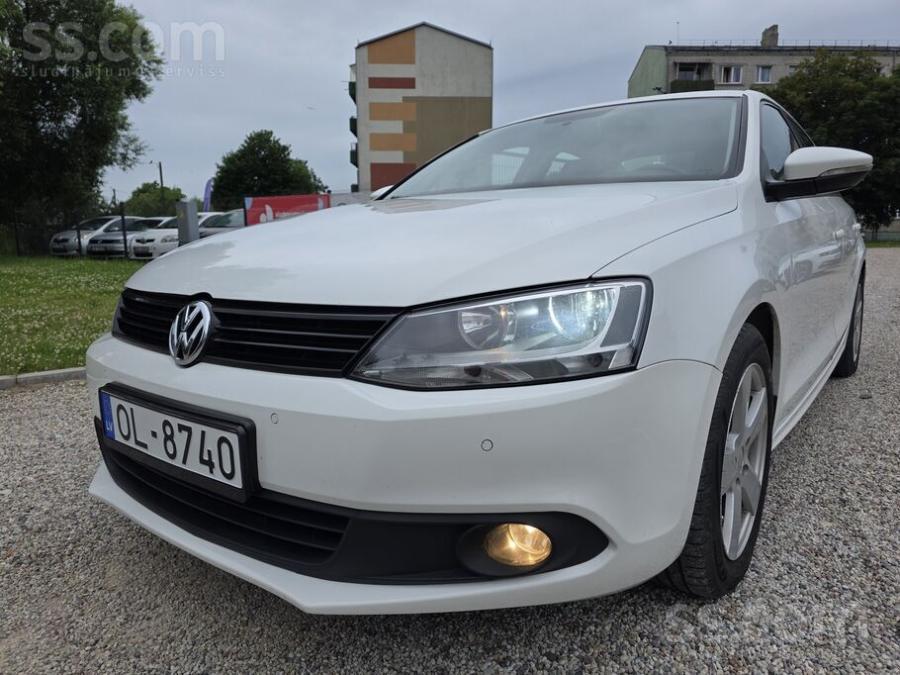 Pelēks Volkswagen Jetta 2012 Ventspils, ar dzinēja tilpumu 1.60 L un nobraukumu 301 tūkst. km par 3700 €, foto 21 vietnē AUTOMOTO.COM.LV