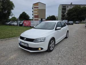 Grey Volkswagen Jetta 2012 in Ventspils, with an engine capacity of 1.60 L and mileage of 301 thousand km for 3700 €, photo  on AUTOMOTO.COM.LV
