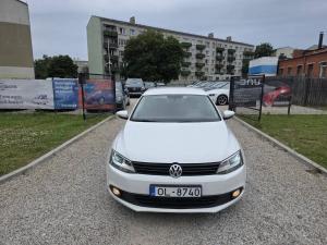 Grey Volkswagen Jetta 2012 in Ventspils, with an engine capacity of 1.60 L and mileage of 301 thousand km for 3700 €, photo 3 on AUTOMOTO.COM.LV