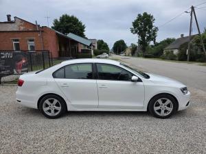 Grey Volkswagen Jetta 2012 in Ventspils, with an engine capacity of 1.60 L and mileage of 301 thousand km for 3700 €, photo 6 on AUTOMOTO.COM.LV