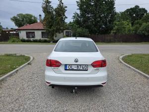 Grey Volkswagen Jetta 2012 in Ventspils, with an engine capacity of 1.60 L and mileage of 301 thousand km for 3700 €, photo 8 on AUTOMOTO.COM.LV