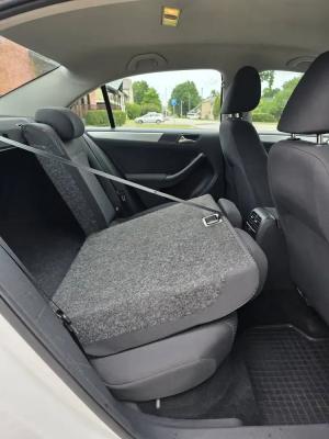 Grey Volkswagen Jetta 2012 in Ventspils, with an engine capacity of 1.60 L and mileage of 301 thousand km for 3700 €, photo 17 on AUTOMOTO.COM.LV