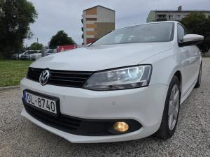 Grey Volkswagen Jetta 2012 in Ventspils, with an engine capacity of 1.60 L and mileage of 301 thousand km for 3700 €, photo 21 on AUTOMOTO.COM.LV