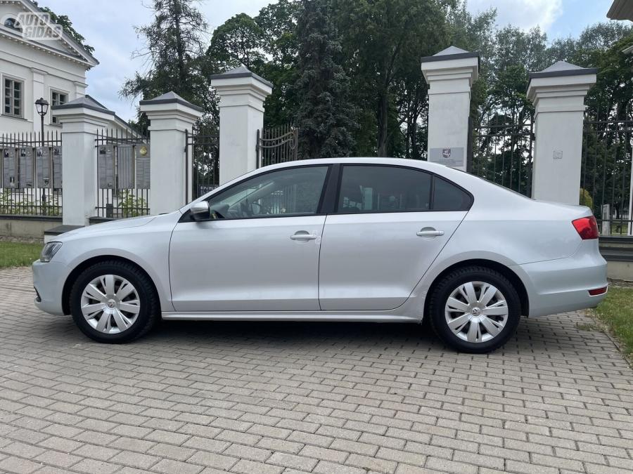 Pelēks Volkswagen Jetta 2012 Viļņa, ar dzinēja tilpumu 1.60 L un nobraukumu 200 tūkst. km par 3700 €, foto 6 vietnē AUTOMOTO.COM.LV