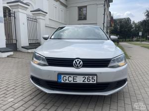 Pelēks Volkswagen Jetta 2012 Viļņa, ar dzinēja tilpumu 1.60 L un nobraukumu 200 tūkst. km par 3700 €, foto 10 vietnē AUTOMOTO.COM.LV