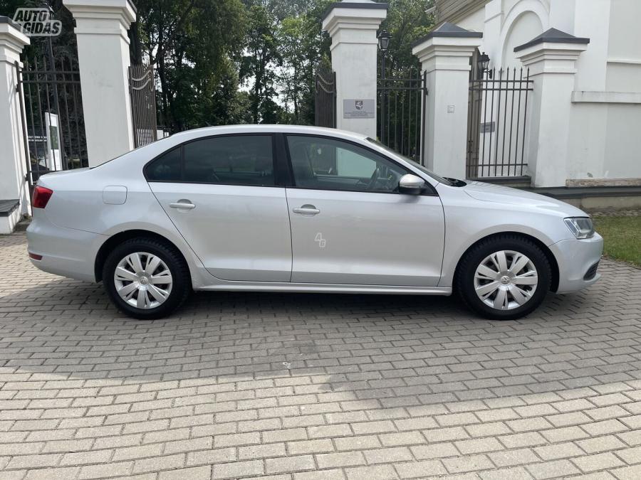 Pelēks Volkswagen Jetta 2012 Viļņa, ar dzinēja tilpumu 1.60 L un nobraukumu 200 tūkst. km par 3700 €, foto 13 vietnē AUTOMOTO.COM.LV