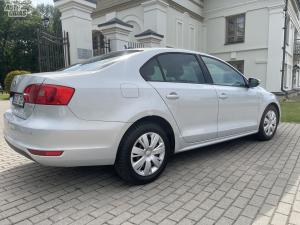 Pelēks Volkswagen Jetta 2012 Viļņa, ar dzinēja tilpumu 1.60 L un nobraukumu 200 tūkst. km par 3700 €, foto 14 vietnē AUTOMOTO.COM.LV