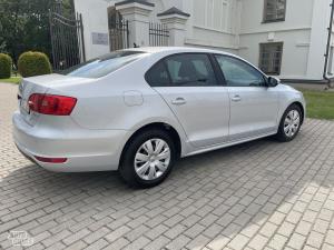 Pelēks Volkswagen Jetta 2012 Viļņa, ar dzinēja tilpumu 1.60 L un nobraukumu 200 tūkst. km par 3700 €, foto 15 vietnē AUTOMOTO.COM.LV