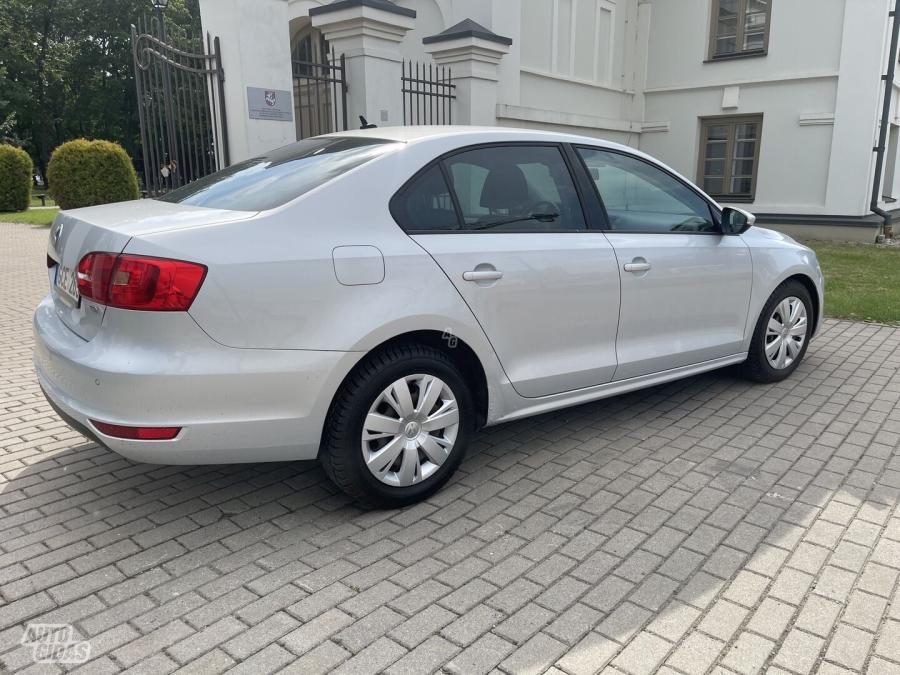 Pelēks Volkswagen Jetta 2012 Viļņa, ar dzinēja tilpumu 1.60 L un nobraukumu 200 tūkst. km par 3700 €, foto 15 vietnē AUTOMOTO.COM.LV