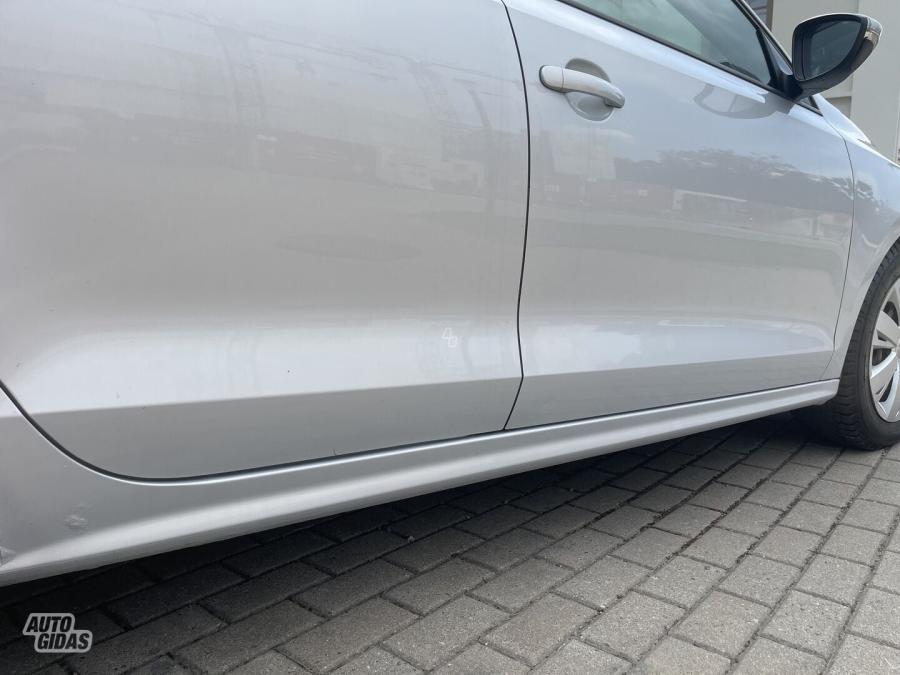 Pelēks Volkswagen Jetta 2012 Viļņa, ar dzinēja tilpumu 1.60 L un nobraukumu 200 tūkst. km par 3700 €, foto 17 vietnē AUTOMOTO.COM.LV
