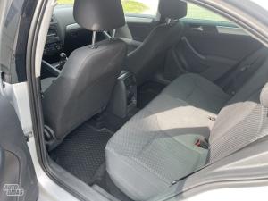 Pelēks Volkswagen Jetta 2012 Viļņa, ar dzinēja tilpumu 1.60 L un nobraukumu 200 tūkst. km par 3700 €, foto 25 vietnē AUTOMOTO.COM.LV