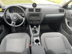 Pelēks Volkswagen Jetta 2012 Viļņa, ar dzinēja tilpumu 1.60 L un nobraukumu 200 tūkst. km par 3700 €, foto 26 vietnē AUTOMOTO.COM.LV