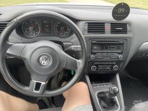 Pelēks Volkswagen Jetta 2012 Viļņa, ar dzinēja tilpumu 1.60 L un nobraukumu 200 tūkst. km par 3700 €, foto 30 vietnē AUTOMOTO.COM.LV