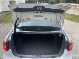 Pelēks Volkswagen Jetta 2012 Viļņa, ar dzinēja tilpumu 1.60 L un nobraukumu 200 tūkst. km par 3700 €, foto 31 vietnē AUTOMOTO.COM.LV