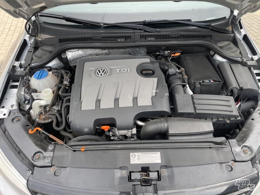 Pelēks Volkswagen Jetta 2012 Viļņa, ar dzinēja tilpumu 1.60 L un nobraukumu 200 tūkst. km par 3700 €, foto 34 vietnē AUTOMOTO.COM.LV