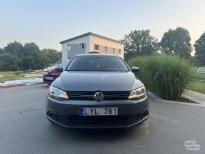 Grey Volkswagen Jetta 2012 in Kaunas, with an engine capacity of 1.40 L and mileage of 267 thousand km for 4400 €, photo  on AUTOMOTO.COM.LV