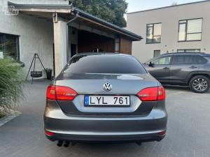 Pelēks Volkswagen Jetta 2012 Kauņa, ar dzinēja tilpumu 1.40 L un nobraukumu 267 tūkst. km par 4400 €, foto 3 vietnē AUTOMOTO.COM.LV