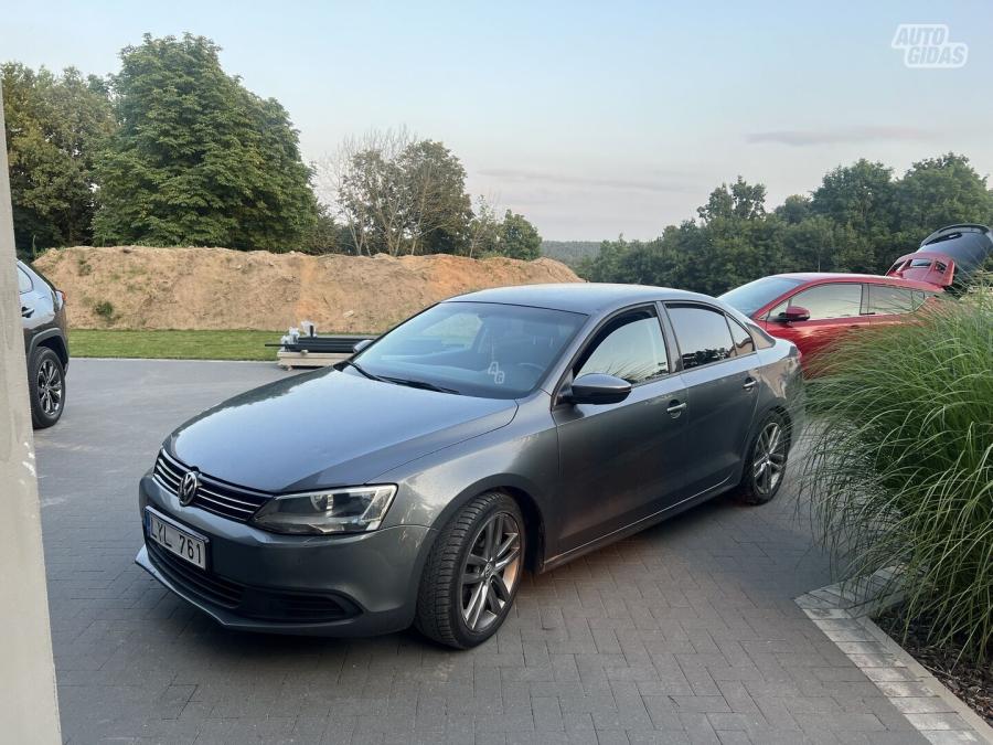 Pelēks Volkswagen Jetta 2012 Kauņa, ar dzinēja tilpumu 1.40 L un nobraukumu 267 tūkst. km par 4400 €, foto 5 vietnē AUTOMOTO.COM.LV