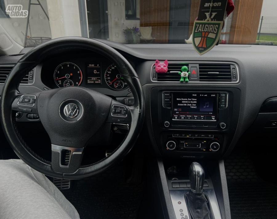 Pelēks Volkswagen Jetta 2012 Kauņa, ar dzinēja tilpumu 1.40 L un nobraukumu 267 tūkst. km par 4400 €, foto 6 vietnē AUTOMOTO.COM.LV