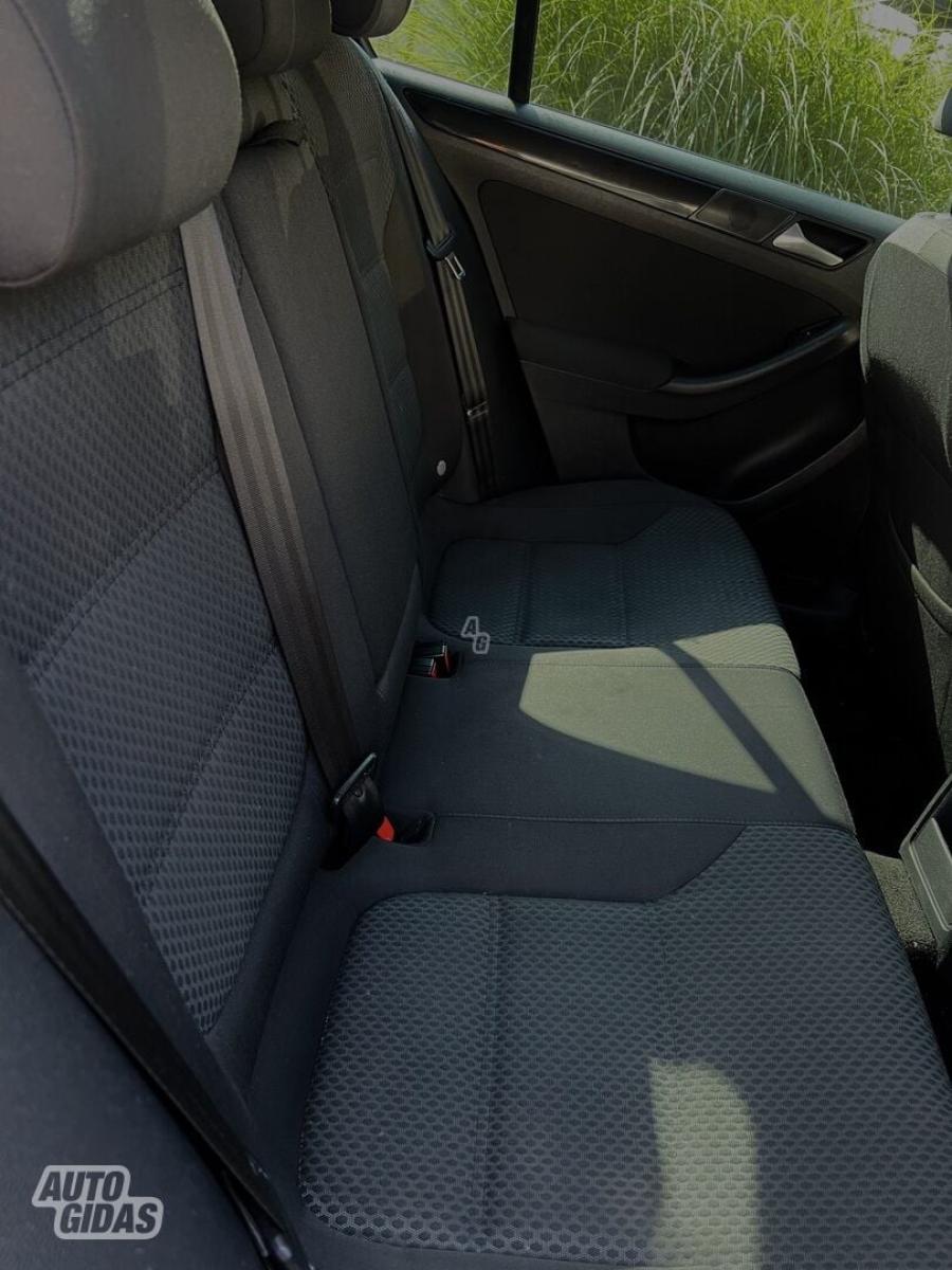 Pelēks Volkswagen Jetta 2012 Kauņa, ar dzinēja tilpumu 1.40 L un nobraukumu 267 tūkst. km par 4400 €, foto 8 vietnē AUTOMOTO.COM.LV